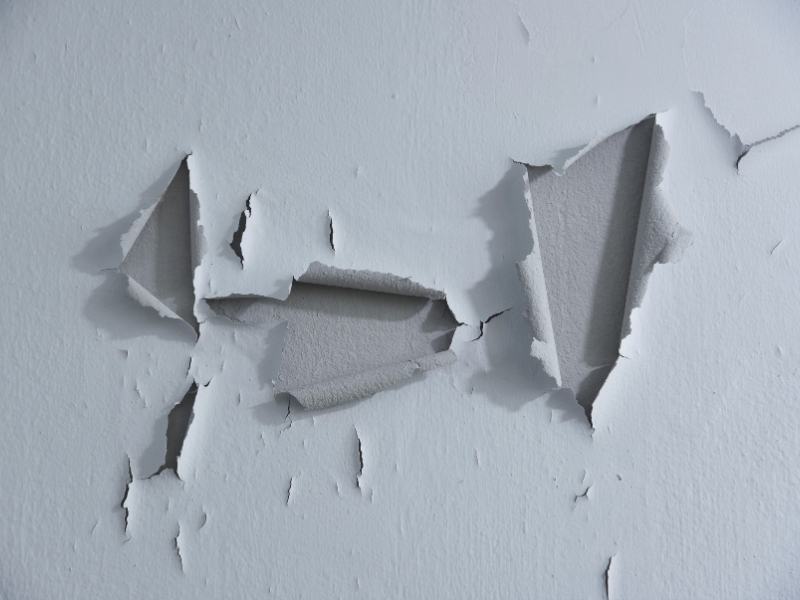 Common Causes of Interior Wall Paint Cracking